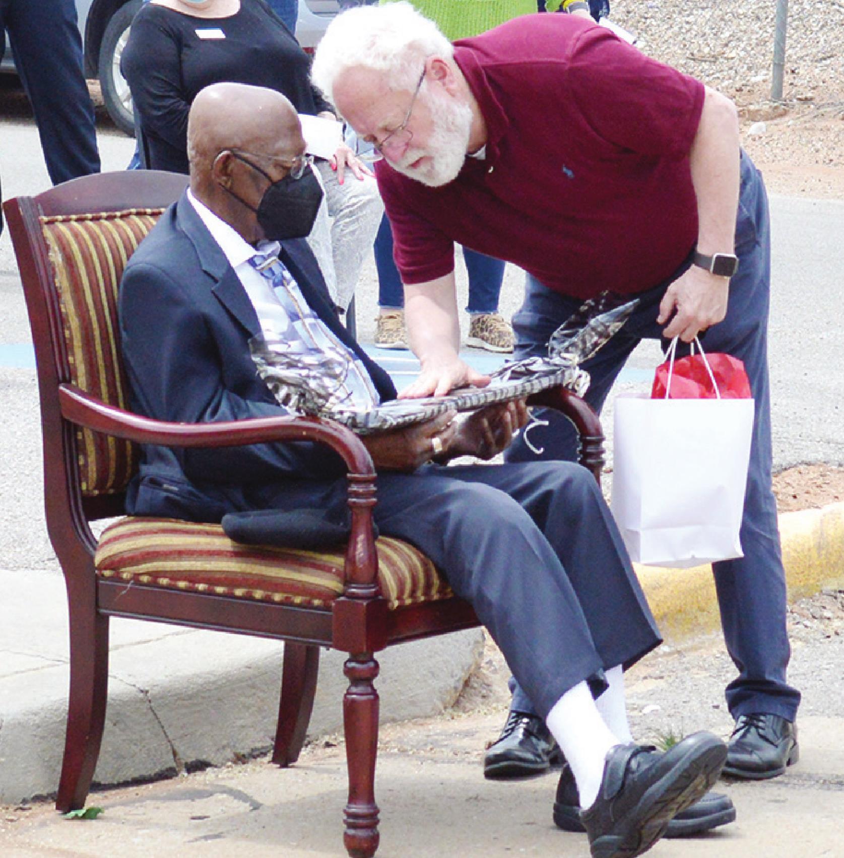 Local pastor receives honor | Clinton Daily News