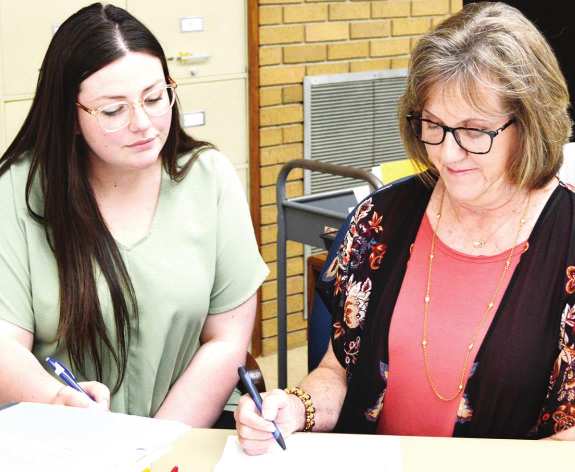 Sandra Howell retiring after four decades in banking | Clinton Daily News