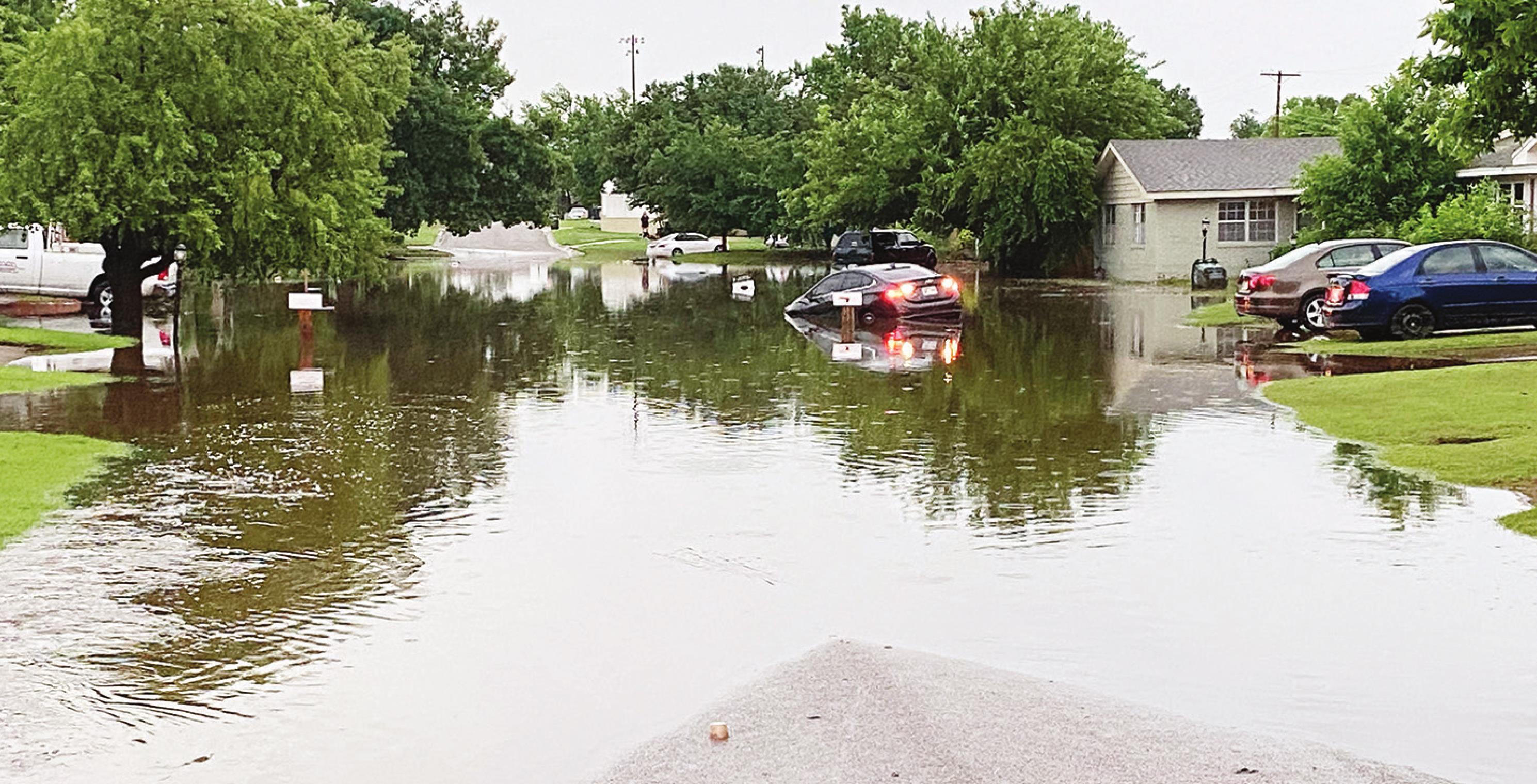 Storm produces damage, flooding | Clinton Daily News